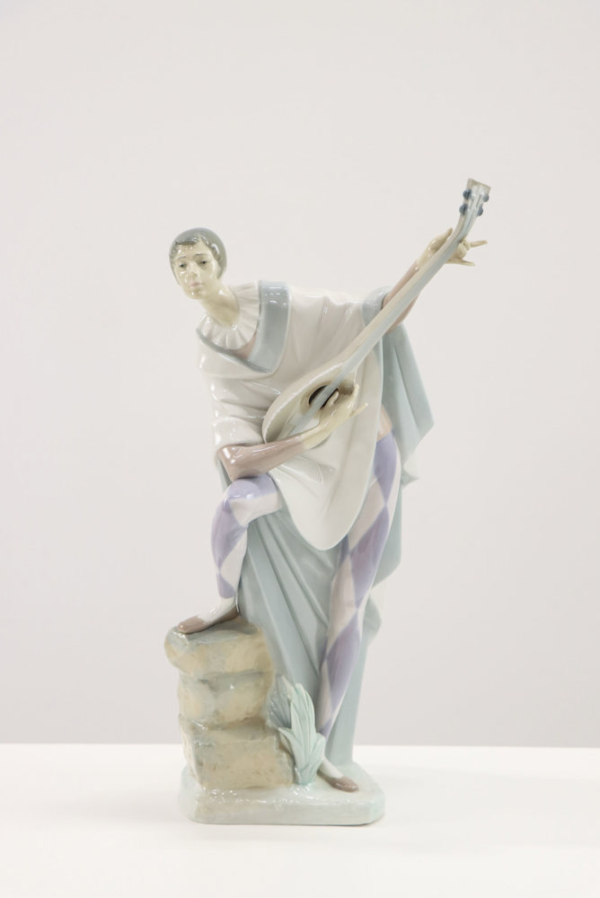 Lladro, figurin, Harlequin med mandolin | Auktion.se