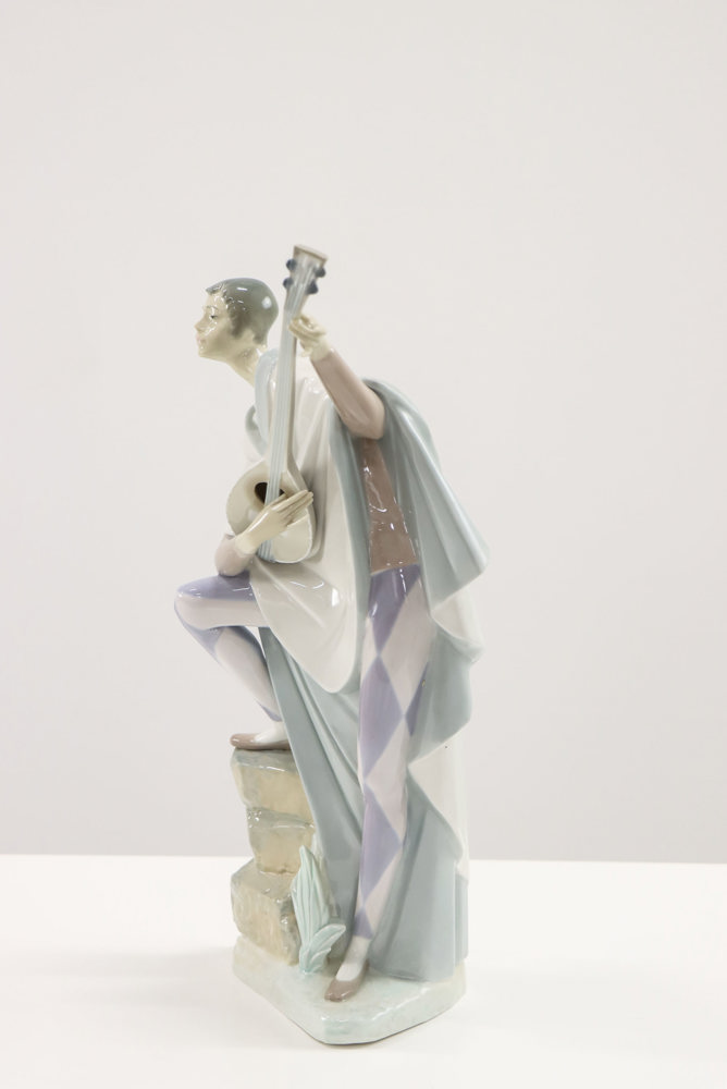 Lladro, figurin, Harlequin med mandolin | Auktion.se