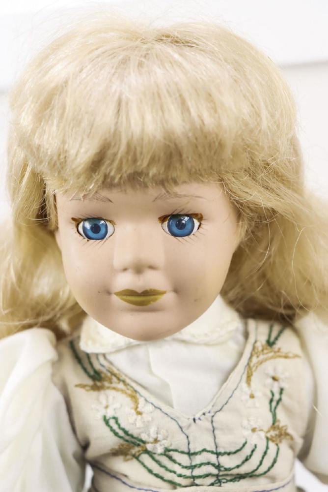 Porslinsdockor | Auktion.se