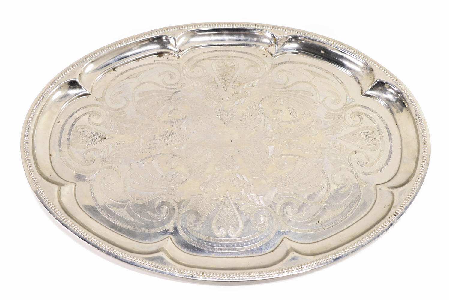 Bricka i metall | Auktion.se